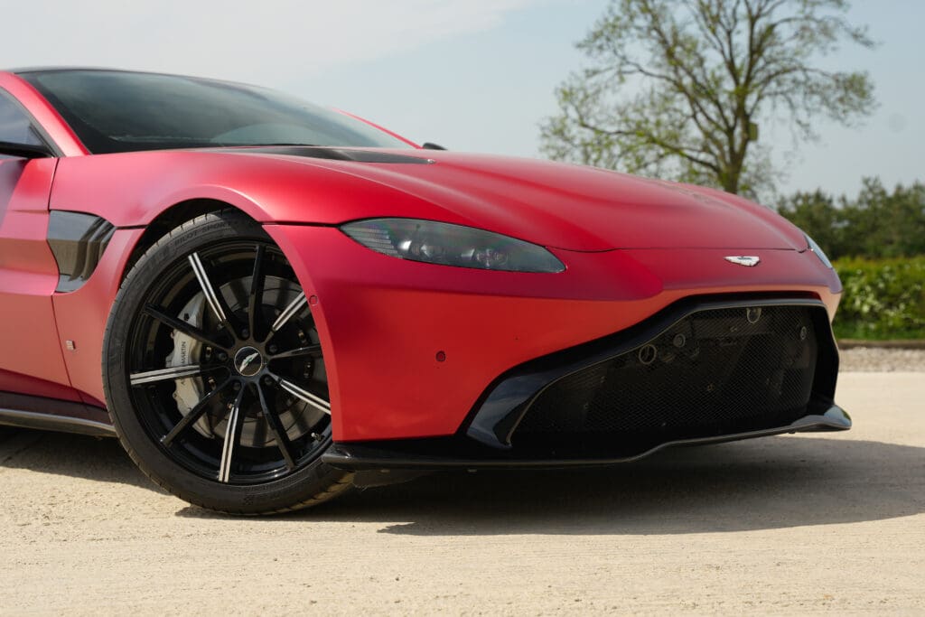 WIN MAT ARMSTRONG’S ASTON MARTIN VANTAGE + £2000! – High Speed Competitions