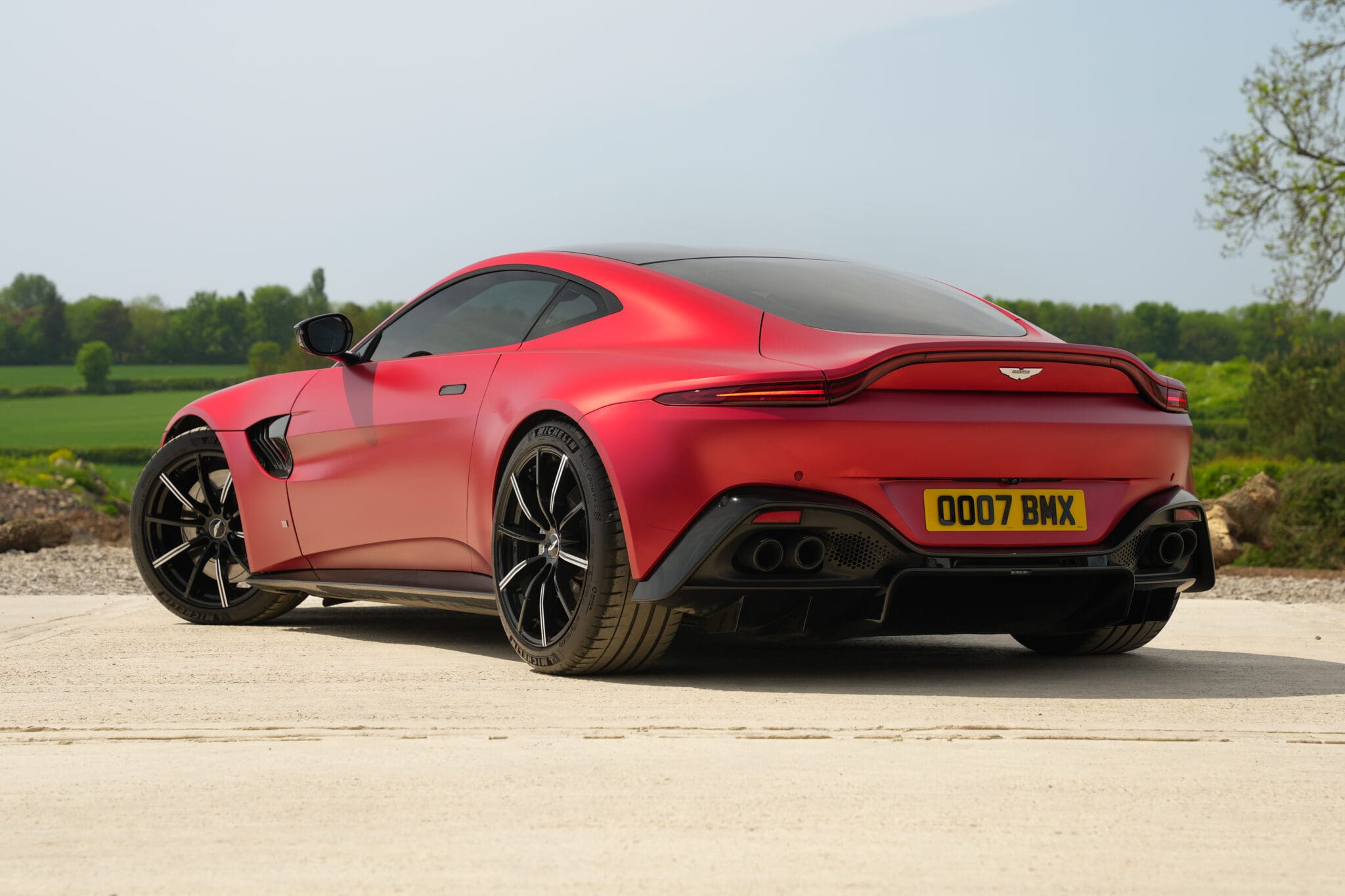WIN MAT ARMSTRONG’S ASTON MARTIN VANTAGE + £2000! – High Speed Competitions